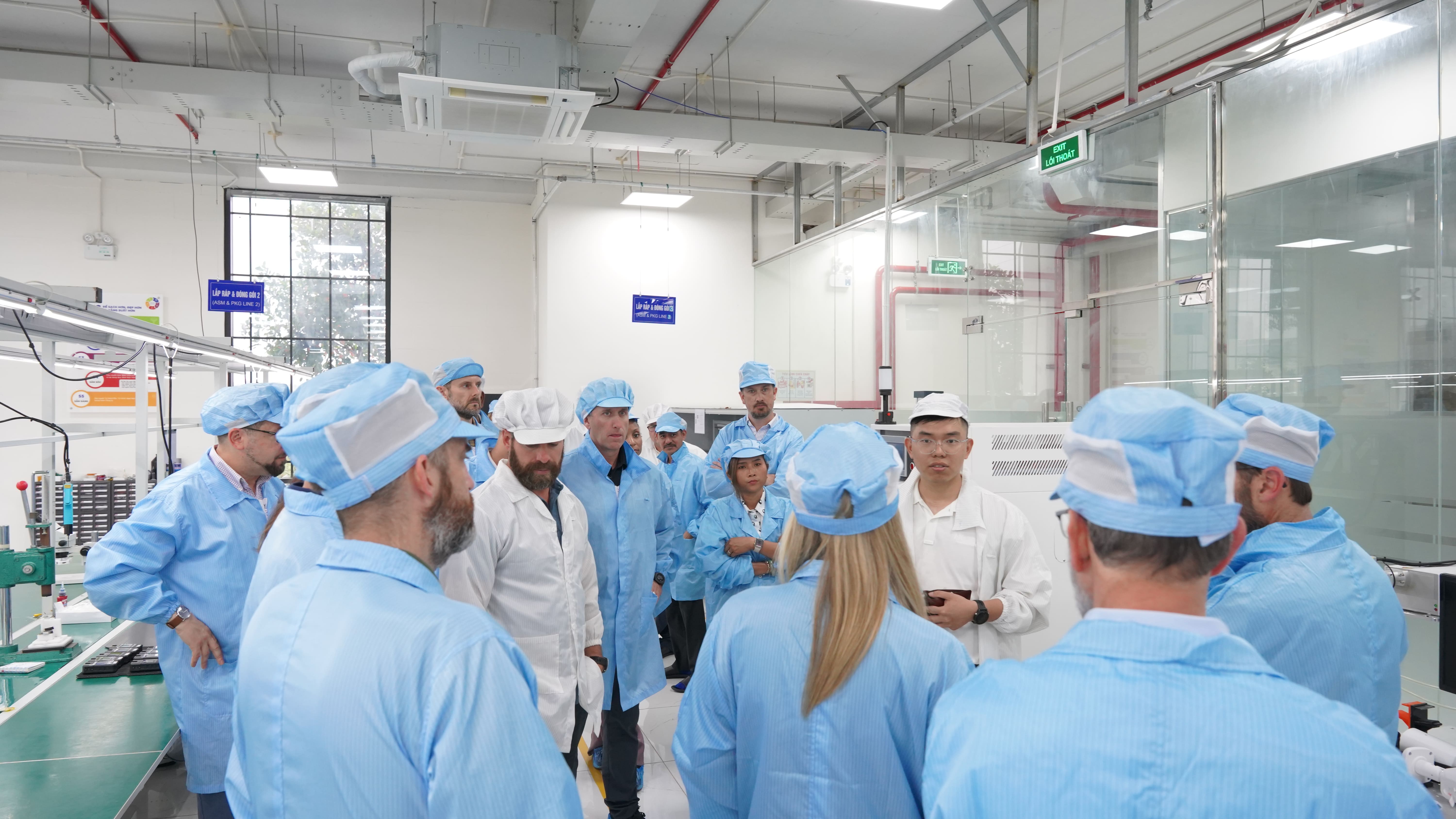 ĐOÀN ĐẠI BIỂU TRƯỜNG ĐẠI HỌC BOISE STATE (MỸ) THĂM QUAN NHÀ MÁY MK VISION